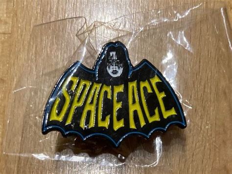 Kiss Pin Anstecker Punk Metal Rock Band Neu Gemäss Beschreibung In