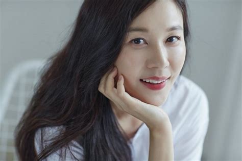Actress Kim Ha Neul Signs With Iok Company After Parting Ways With