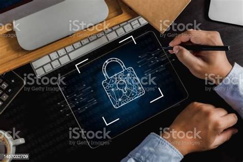 사이버 보안 비즈니스 기술 안티바이러스 경고 보호 보안 및 사이버 보안 방화벽 사이버 보안 및 정보 기술 개념에 대한 스톡 사진 및 기타 이미지 Istock