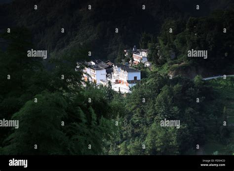 Cliff Dwelling Residents Enshi City Lichuan City Hubei Province China