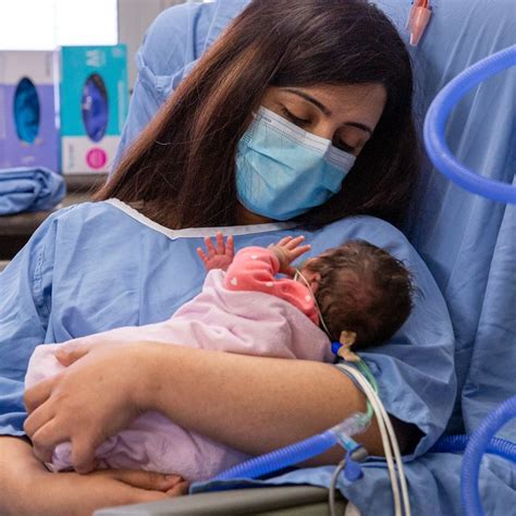 Twins Zahra And Esa Were Born 4 Months Early Mom And Dad Are By Their