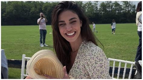 Belen Mano Nella Mano Con Un Altro Stefano Sparito Dai Radar