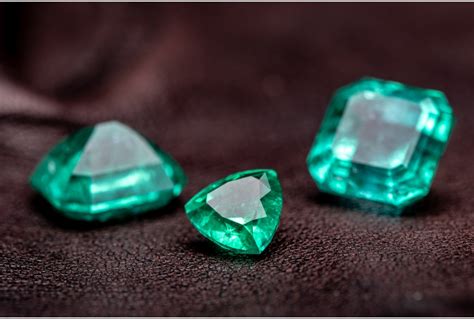 Emerald Color Chart