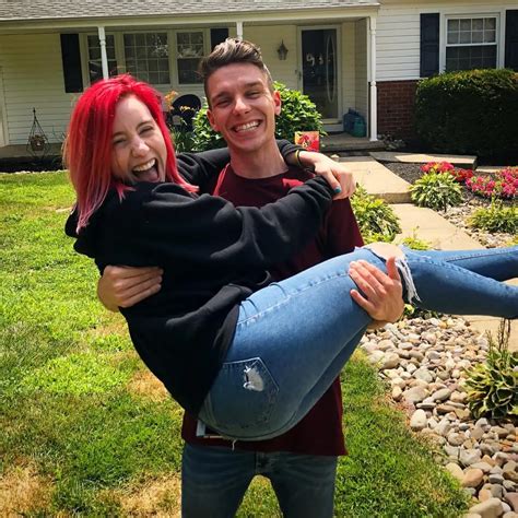 Carly Carly Carly Scrolller