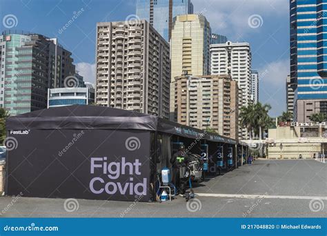 Pasig Metro Manila Philippines An Mrt Train Departs Santolan Station Light Rail In The City
