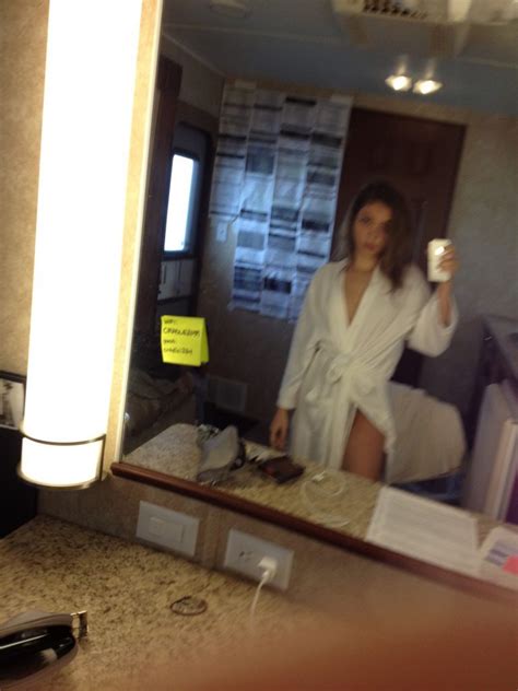 Sarah Hyland Leaked 2 Shesfreaky