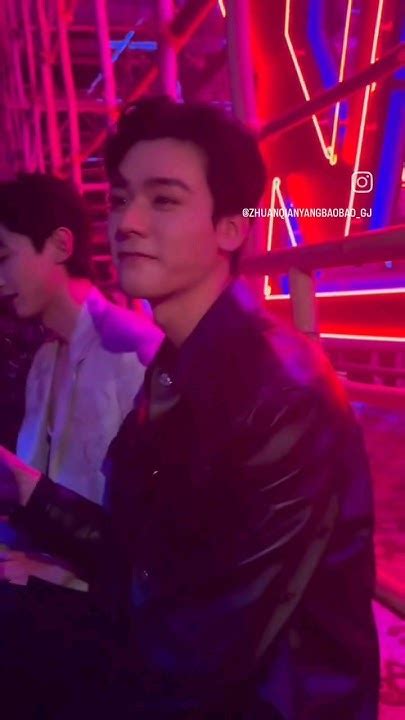 哈哈哈哈，俊俊跳舞就那一款走天下！后面还有近拍，好帅。 Gongjun 龚俊 Handsomeactor Lvmenprefall24