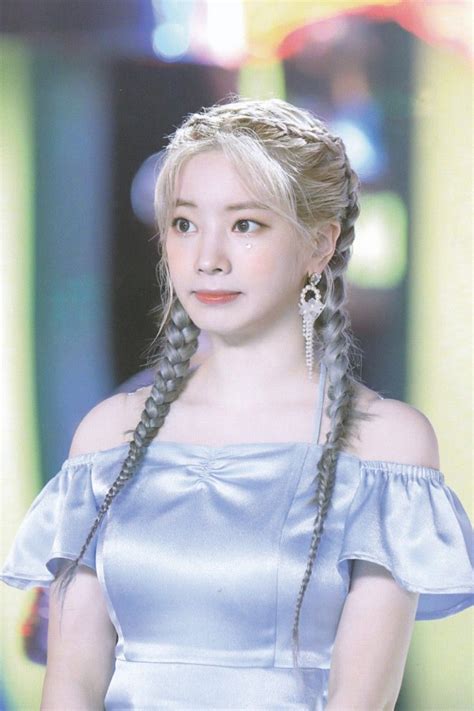 Twice Dahyun Feel Special Monograph Scan ダヒョン ジョンヨン かわいい人形