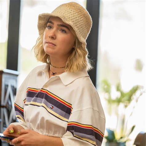 Portias Outfits On The White Lotus Are An Ode To The Chaos Of Gen Z S