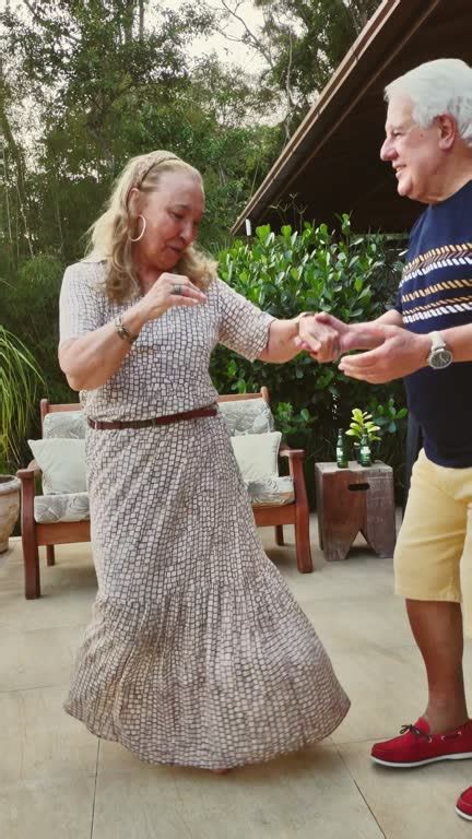 3202 Husband And Wife Dancing Stock Videos Footage And 4k Video Clips Getty Images