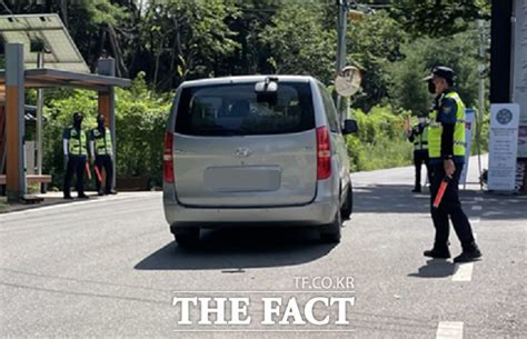 文 사저 경호구역 확장 이후 자유통일당 집회 마을 간 님비현상 우려