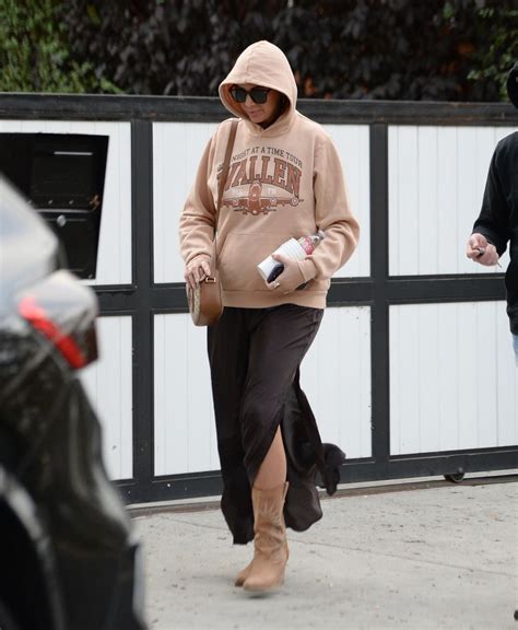 Vanderpump Rules Star Kristen Doutes Chic Gender Reveal Fashion Meets Motherhood • Celebmafia