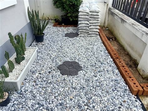 บ้านหลังนี้ลูกค้าเลือกใช้หินสีฟ้าเทาเบอร์ 2ค่ะ ขอบคุณลูกค้าที่สั่งซื้อจากร้านเรานะคะ หินแต่งสวน