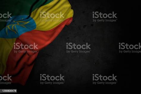좋은 기념일 플래그 3d 일러스트 콘텐츠에 대한 빈 장소와 검은 돌에 큰 주름과 에티오피아 플래그의 어두운 이미지 에티오피아에 대한 스톡 사진 및 기타 이미지 Istock