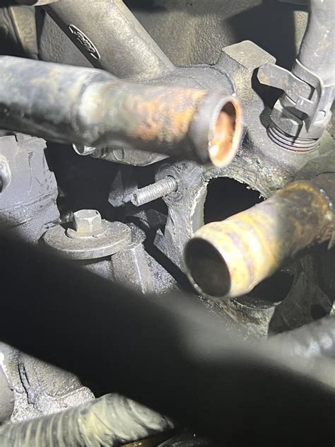 Cross threaded, broken bolt - help : r/MechanicAdvice