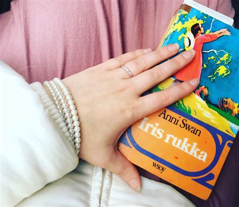 Matkalla Mikä Mikä Maahan Elinvoimaa Tyttökirjoista Iiris Rukka Ensimmäinen Anni Swanini