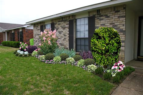30 House Front Yard Landscaping Ideas