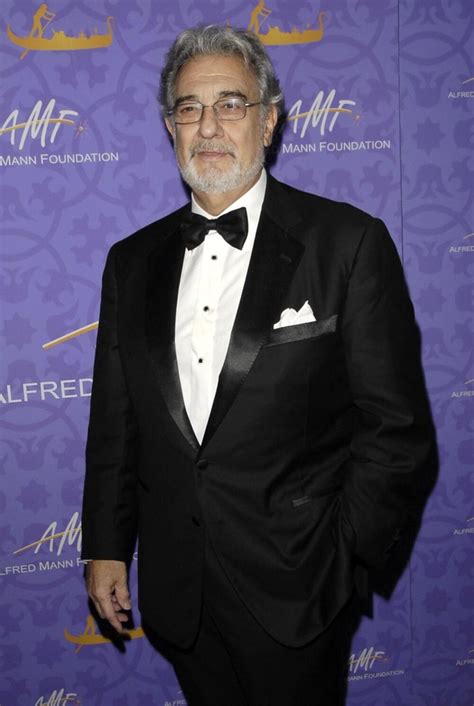 ОБВИНУВАЊА ЗА СЛАВНИОТ ПЕЈАЧ Колешка во програма во живо го овини дека