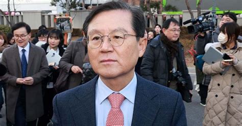 ‘내란 수괴 혐의…尹 측 공수처 체포영장에 “가벼운 범죄 갖고 내란죄 주장”