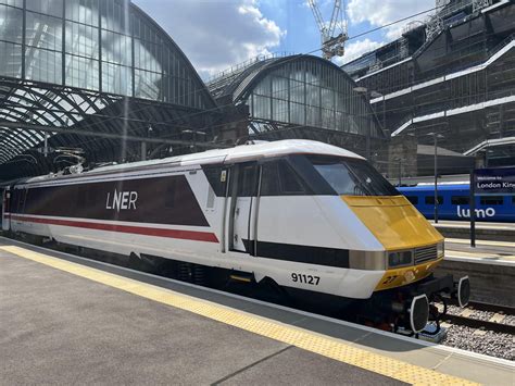Lner Br Class 91 91127 In The New Retro Style Intercity Livery At King