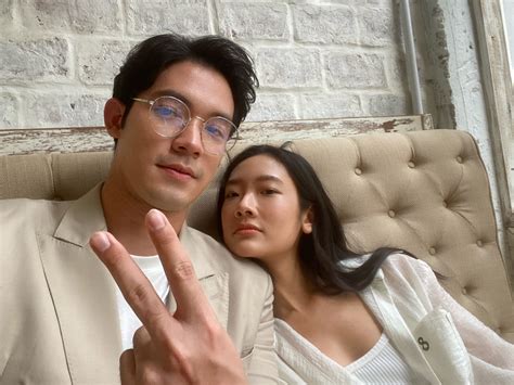 ออกแบบ ชุติมณฑน์ ป๊อบ ธัชทร จากเพื่อนสนิทรั้วมหาวิทยาลัย สู่คู่จิ้น ในละคร คือเธอ