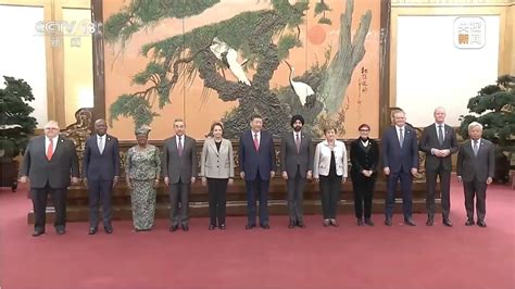 ရှီကျင့်ဖိန်သည် အဓိက နိုင်ငံတကာ စီးပွားရေး အဖွဲ့အစည်းများမှ တာဝန်ခံများနှင့် တွေ့ဆုံ