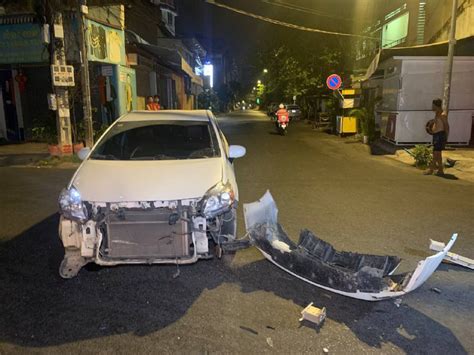 Msjtv News រថយន្ត ព្រូស បើកលឿនជ្រុលទៅបុករថយន្តស៊ីណា ត្រង់ចំណុចផ្លូវបំបែកជាបួនខូចខាតយ៉ាងដំណំ