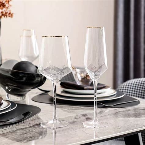 Elegant Wine Glasses For Your Dining Room