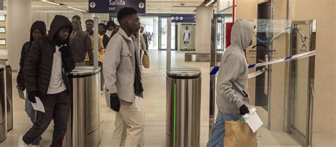 El Gobierno Cambia De Criterio Y Exigirá A Los Inmigrantes Un
