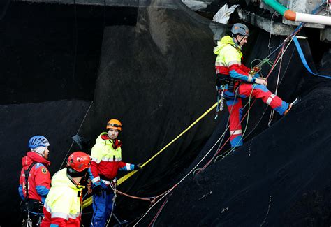 Three Dimensional Scanner Lowered Into The Fissure Iceland Monitor