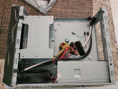 The InWin BP655 Mini-ITX Computer Case - Moisés Cardona
