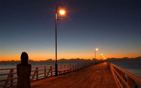 배경 화면 햇빛 가로등 일몰 바다 밤 자연 하늘 해돋이 저녁 아침 탑 연안 태양 수평선 교각 황혼 새벽 조명 2560x1600 픽셀