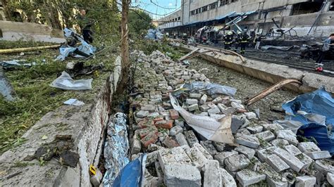 Після вчорашнього удару РФ по Харкову в лікарнях залишаються восьмеро людей Синєгубов