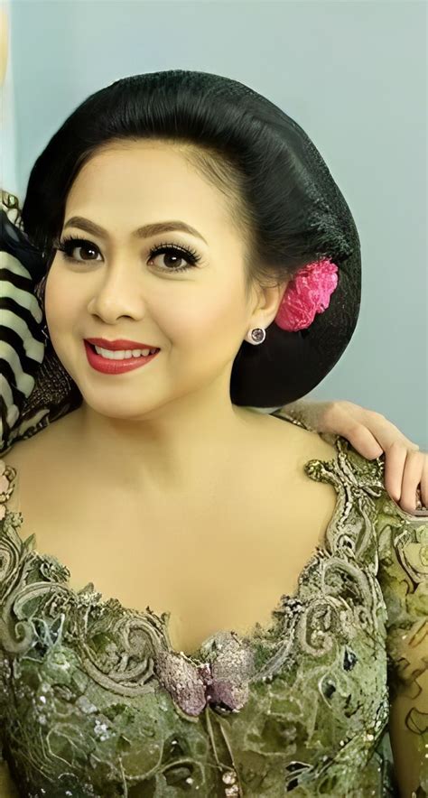 Pin Oleh Murat Aybak Di A Jilbab Cantik Kecantikan