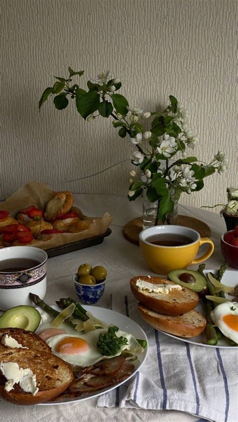 ВОН КАКОЙ ФОН [24 мая 2024 в 10 01] эстетика кофе еда завтрак утро город двор Канал