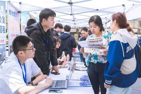 上海有个保租房进校园小程序 多套房源专为大学生而设 租房 房源 租赁住房 新浪新闻