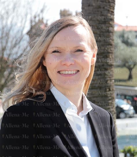 Please Create Linkedin Profile Photo Rphotoshoprequest