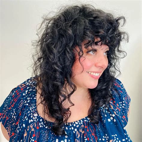 Gorgeous Curly Hairstyles For Round Faces