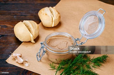 흰 빵 버터 마늘 딜을 곁들인 전통 프랑스 요리 거위 간 푸아그라 0명에 대한 스톡 사진 및 기타 이미지 0명 가축 간 내부 기관 Istock