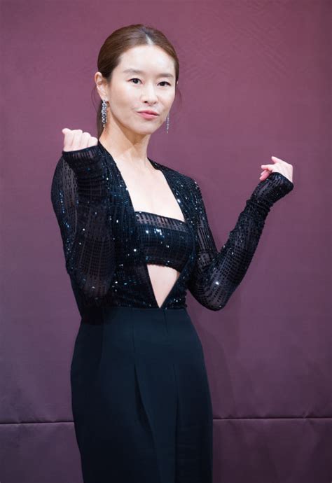 “50대라고” 동안미모 유지하는 미혼 여배우 스포엔 뉴세이