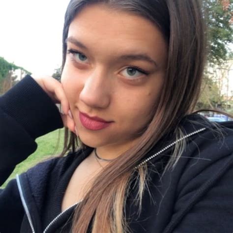 Evaggelia Sfeliniotii • Threads Say More