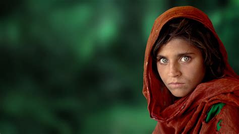 Afghan Portrait Display Afghan Girl Steve Mccurry Sharbat Gula