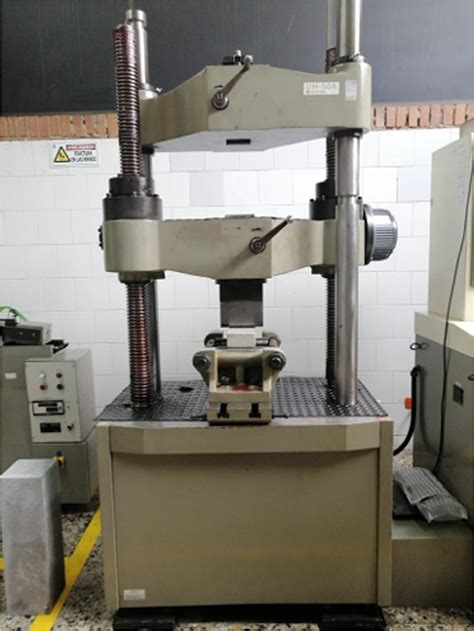 Arrangement Of Specimens In The Universal Testing Machine Download Scientific Diagram