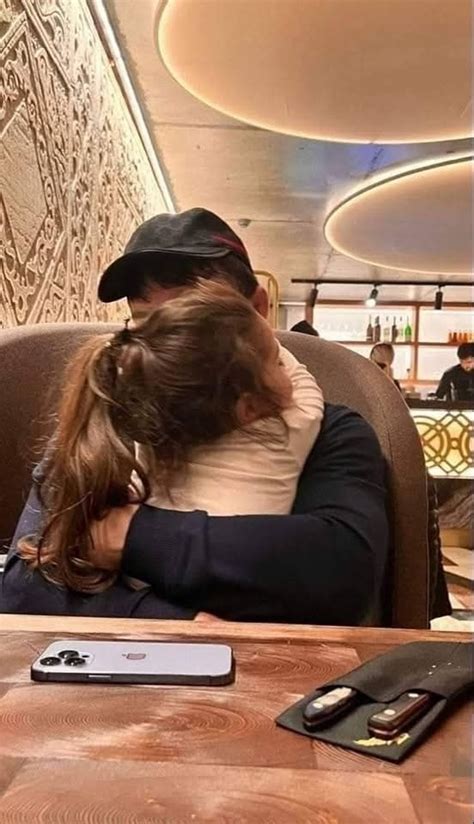 සංදේශය හැම කෙල්ලෙක්ගෙම පලවෙනි ආදරය තාත්තා 😍🥹