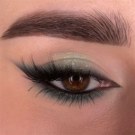Makeup To Go With A Green Dress Green Formal Eye Makeup Prom