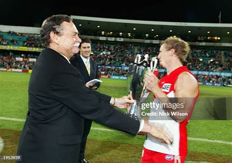 31 Swans Ron Barassi Photos And High Res Pictures Getty Images