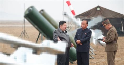 김정은 “전쟁 준비 완성 총집중…완벽한 핵무력 갖춰야”