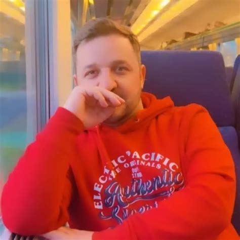 Rahimi Dilsamad • Threads Say More