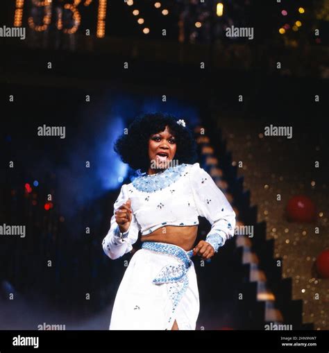 Sängerin Sherry Laine Geboren In Jamaica Als Florence Evadne Tv Auftritt 1981 Singer Sherry