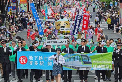 博多どんたく港まつり、4年ぶり通常開催 初日は見物客100万人 毎日新聞
